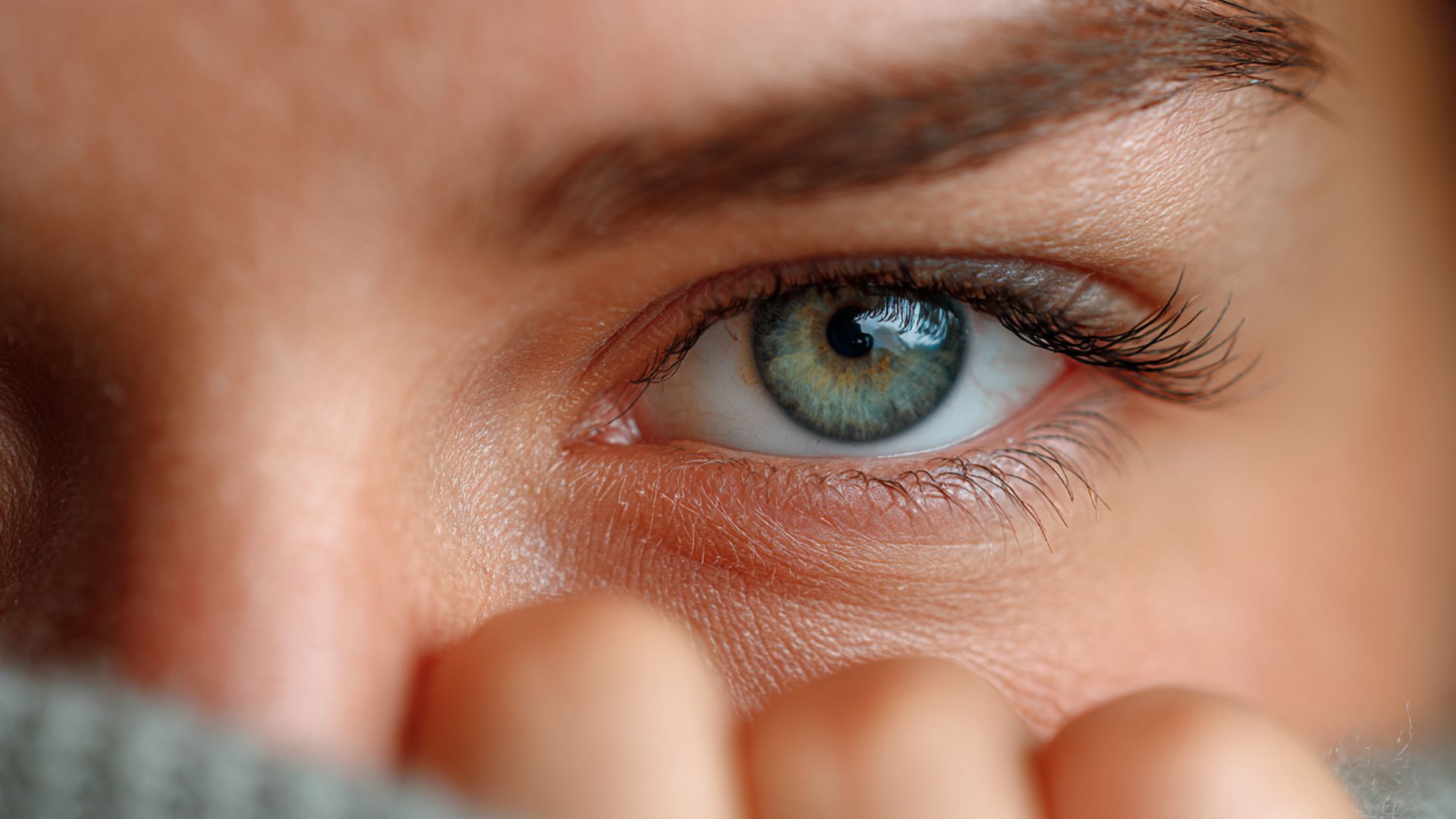 Why Do Eyes Itch? Causes And Natural Ways To Stop Itching